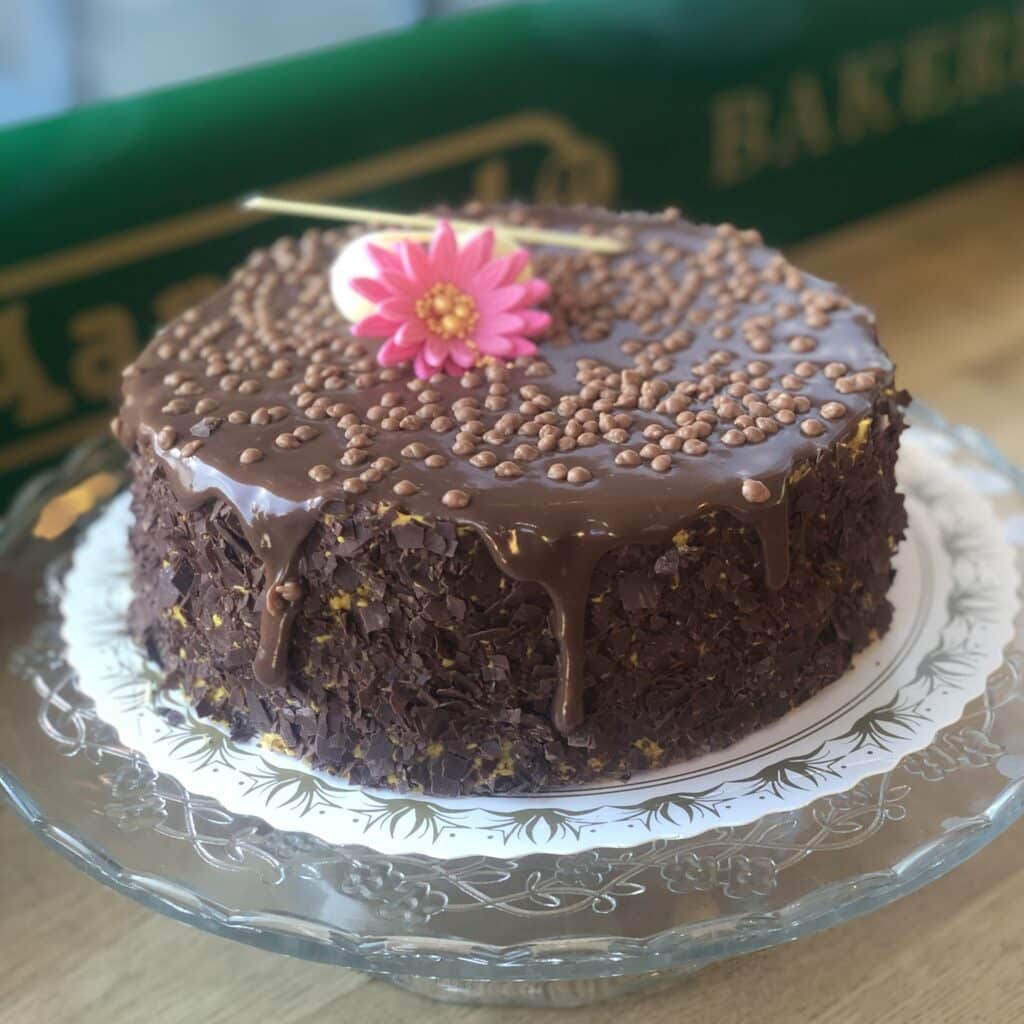 Kaker for enhver anledning! - Aanerud Bakeri med over 100 års erfaring